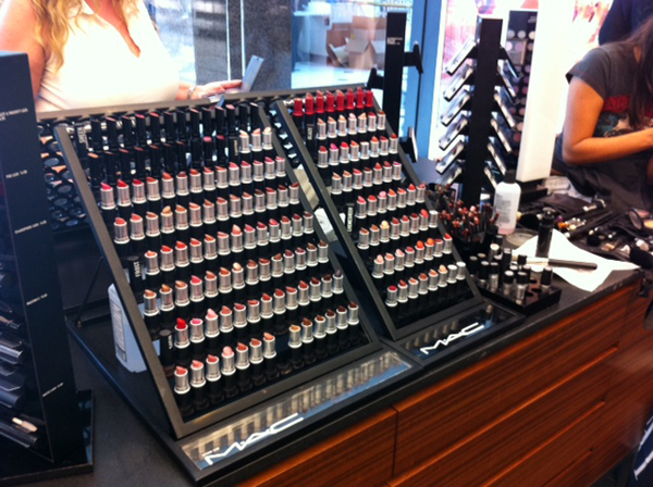 MAC Batons | Emanuella Maria - Crie a vida que você ama